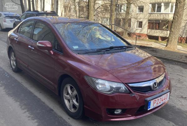 Sarkans Honda Civic 2009 Viļņa, ar dzinēja tilpumu 1.30 L un nobraukumu 281 tūkst. km par 3699 €, foto 1 vietnē AUTOMOTO.COM.LV