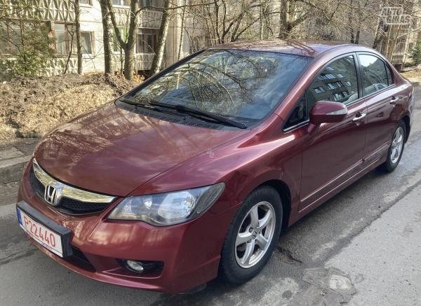 Sarkans Honda Civic 2009 Viļņa, ar dzinēja tilpumu 1.30 L un nobraukumu 281 tūkst. km par 3699 €, foto 2 vietnē AUTOMOTO.COM.LV