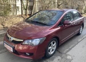Sarkans Honda Civic 2009 Viļņa, ar dzinēja tilpumu 1.30 L un nobraukumu 281 tūkst. km par 3699 €, foto 2 vietnē AUTOMOTO.COM.LV