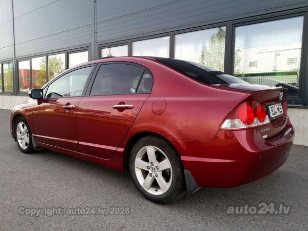 Red Honda Civic 2009 in Tartu, with an engine capacity of 1.80 L and mileage of 160 thousand km for 1590 €, photo 3 on AUTOMOTO.COM.LV