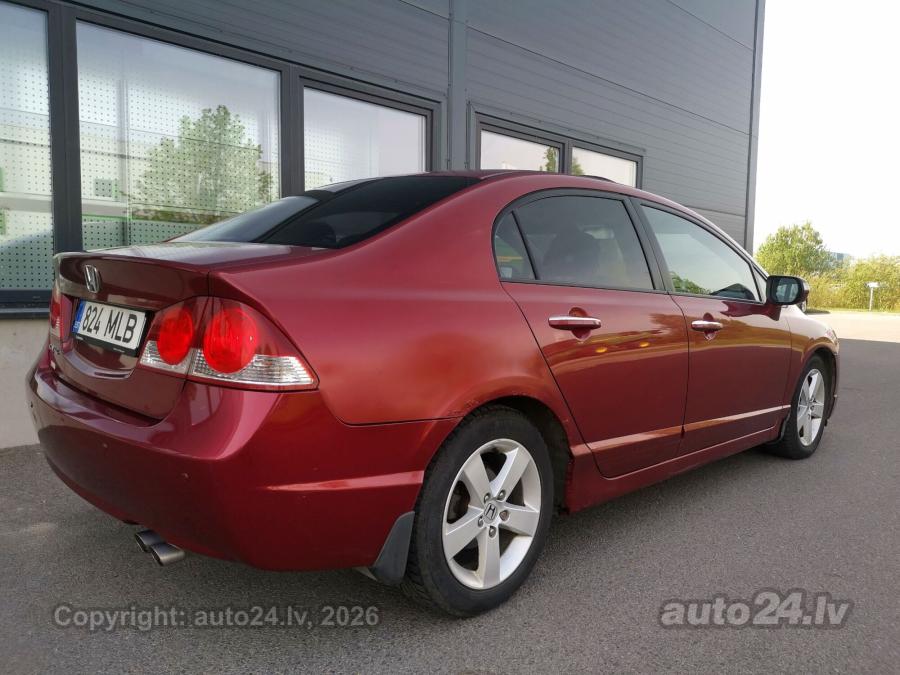 Красный Хонда Цивик 2009 в Тарту, объемом двигателя 1.80 л и пробегом 160 тыс. км за 1590 €, фото 5 на AUTOMOTO.COM.LV