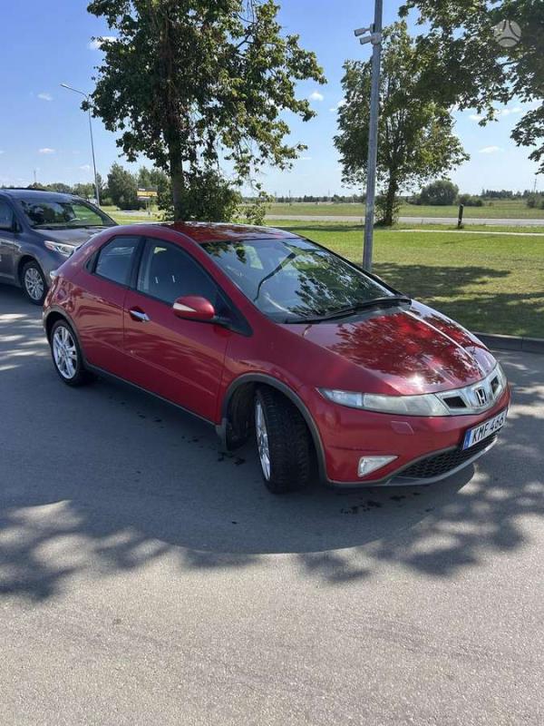 Red Honda Civic 2009 in Joniskis, with an engine capacity of 2.20 L and mileage of 298 thousand km for 2500 €, photo 1 on AUTOMOTO.COM.LV
