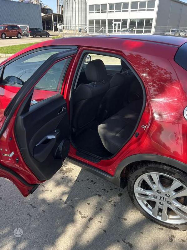 Red Honda Civic 2009 in Joniskis, with an engine capacity of 2.20 L and mileage of 298 thousand km for 2500 €, photo 8 on AUTOMOTO.COM.LV
