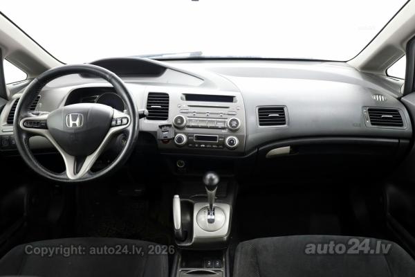Honda Civic 2010 in Tallinn on AUTOMOTO.COM.LV Red Honda Civic 2010 in Tallinn, with an engine capacity of 1.80 L and mileage of 339 thousand km for 1199 €, photo 6 on AUTOMOTO.COM.LV
