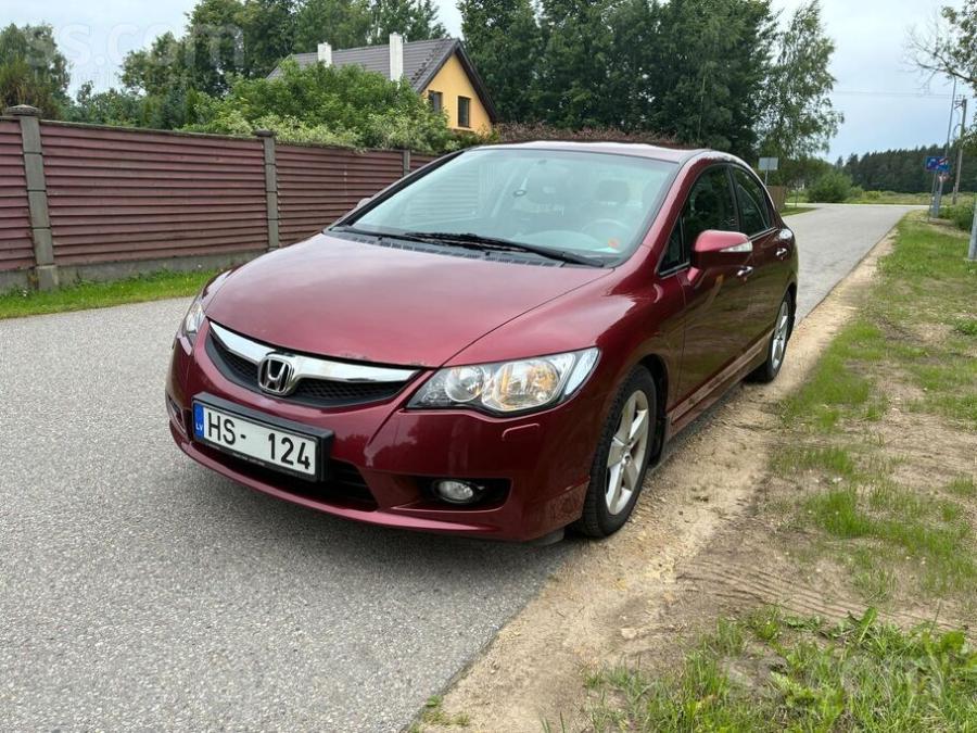 Красный Хонда Цивик 2011 в Рига, объемом двигателя 1.80 л и пробегом 135 тыс. км за 1900 €, фото 1 на AUTOMOTO.COM.LV