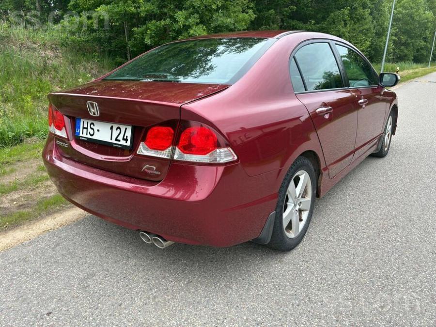 Красный Хонда Цивик 2011 в Рига, объемом двигателя 1.80 л и пробегом 135 тыс. км за 1900 €, фото 5 на AUTOMOTO.COM.LV