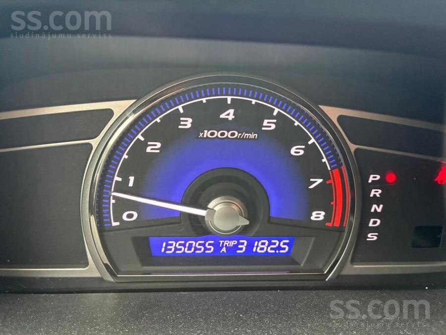 Красный Хонда Цивик 2011 в Рига, объемом двигателя 1.80 л и пробегом 135 тыс. км за 1900 €, фото 10 на AUTOMOTO.COM.LV