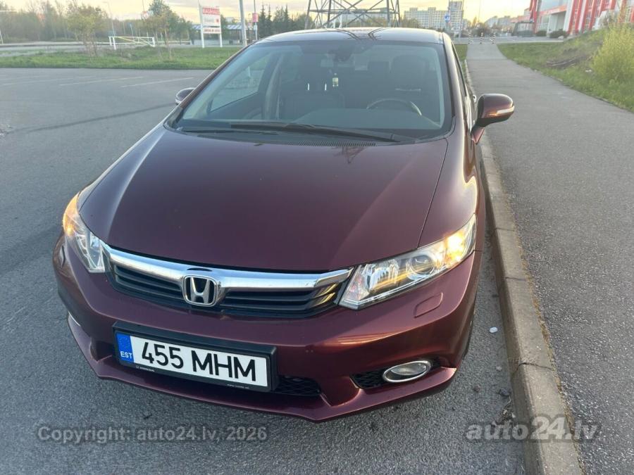 Red Honda Civic 2012 in Tallinn, with an engine capacity of 1.80 L and mileage of 73 thousand km for 8900 €, photo 1 on AUTOMOTO.COM.LV