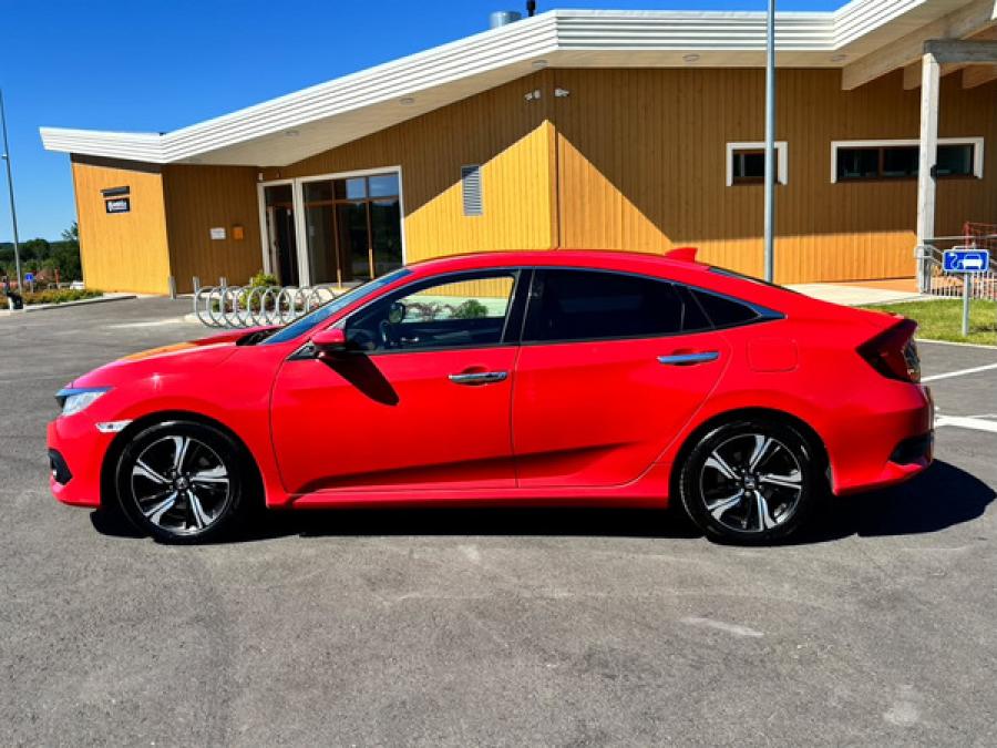 Red Honda Civic 2019 in Narva, with an engine capacity of 1.50 L and mileage of 188 thousand km for 12990 €, photo 3 on AUTOMOTO.COM.LV