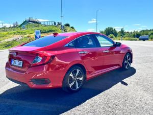Red Honda Civic 2019 in Narva, with an engine capacity of 1.50 L and mileage of 188 thousand km for 12990 €, photo 7 on AUTOMOTO.COM.LV