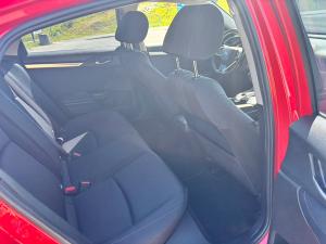 Red Honda Civic 2019 in Narva, with an engine capacity of 1.50 L and mileage of 188 thousand km for 12990 €, photo 8 on AUTOMOTO.COM.LV