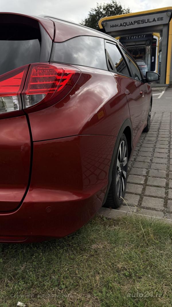 Red Honda Civic 2014 in Tallinn, with an engine capacity of 1.80 L and mileage of 158 thousand km for 8400 €, photo 8 on AUTOMOTO.COM.LV