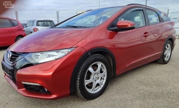 Red Honda Civic 2015 in Marijampole, with an engine capacity of 1.60 L and mileage of 242 thousand km for 5650 €, photo 1 on AUTOMOTO.COM.LV