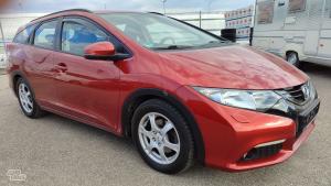 Red Honda Civic 2015 in Marijampole, with an engine capacity of 1.60 L and mileage of 242 thousand km for 5650 €, photo 3 on AUTOMOTO.COM.LV