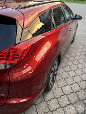 Red Honda Civic 2015 in Alytus, with an engine capacity of 1.60 L and mileage of 281 thousand km for 7750 €, photo 5 on AUTOMOTO.COM.LV