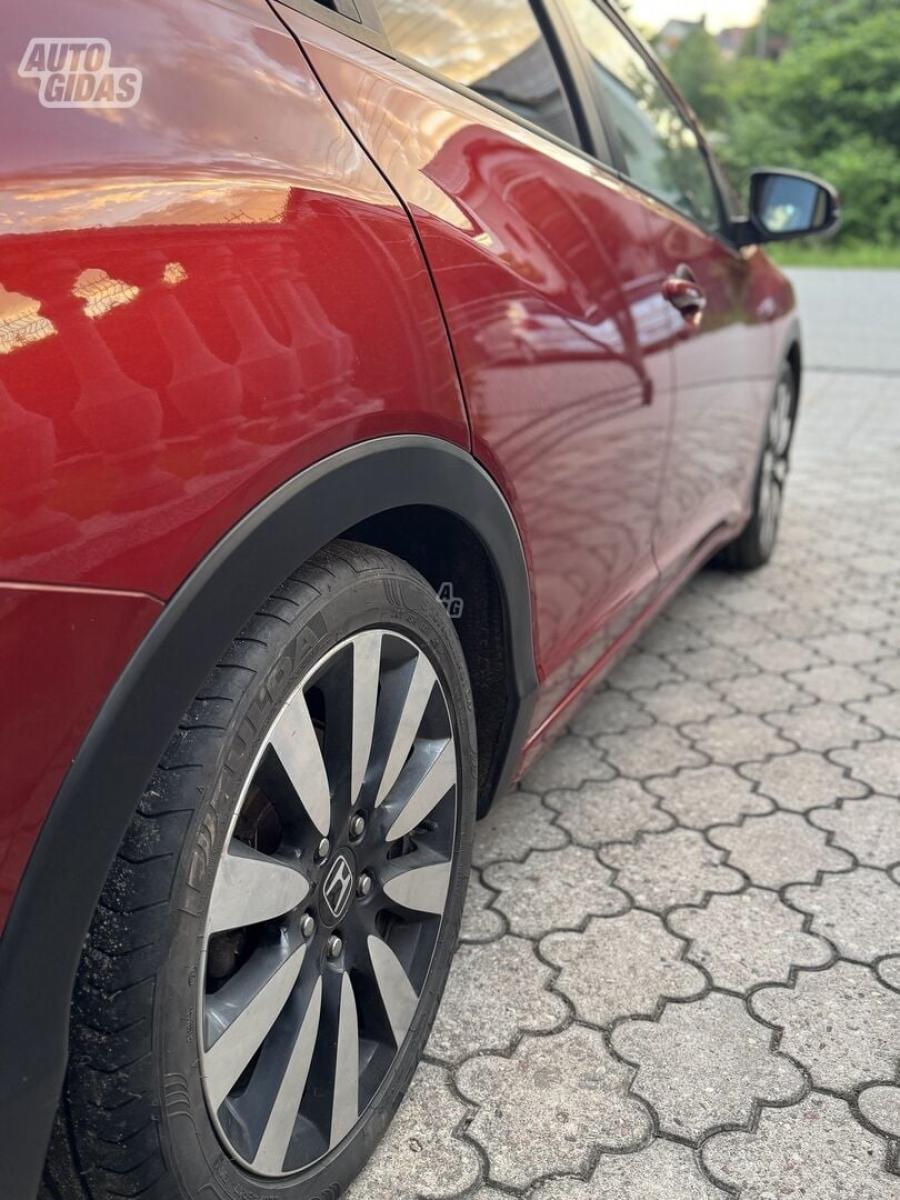Red Honda Civic 2015 in Alytus, with an engine capacity of 1.60 L and mileage of 281 thousand km for 7750 €, photo 6 on AUTOMOTO.COM.LV