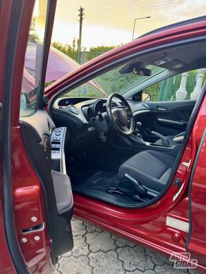 Red Honda Civic 2015 in Alytus, with an engine capacity of 1.60 L and mileage of 281 thousand km for 7750 €, photo 12 on AUTOMOTO.COM.LV