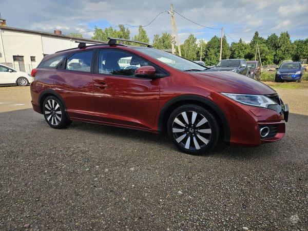 Sarkans Honda Civic 2015 Radviliškis, ar dzinēja tilpumu 1.60 L un nobraukumu 290 tūkst. km par 4300 €, foto 2 vietnē AUTOMOTO.COM.LV