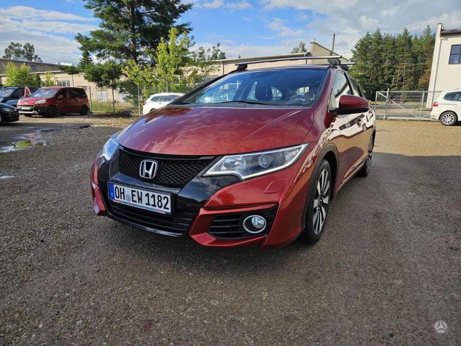 Red Honda Civic 2015 in Radviliskis, with an engine capacity of 1.60 L and mileage of 290 thousand km for 4300 €, photo 7 on AUTOMOTO.COM.LV