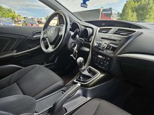 Red Honda Civic 2015 in Radviliskis, with an engine capacity of 1.60 L and mileage of 290 thousand km for 4300 €, photo 15 on AUTOMOTO.COM.LV