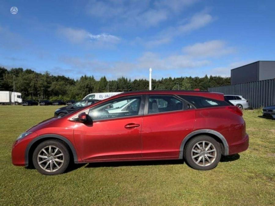 Sarkans Honda Civic 2016 Viļņa, ar dzinēja tilpumu 1.60 L un nobraukumu 390 tūkst. km par 3500 €, foto 4 vietnē AUTOMOTO.COM.LV