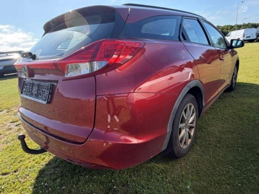 Sarkans Honda Civic 2016 Viļņa, ar dzinēja tilpumu 1.60 L un nobraukumu 390 tūkst. km par 3500 €, foto 5 vietnē AUTOMOTO.COM.LV