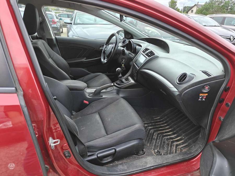 Sarkans Honda Civic 2016 Viļņa, ar dzinēja tilpumu 1.60 L un nobraukumu 390 tūkst. km par 2950 €, foto 6 vietnē AUTOMOTO.COM.LV