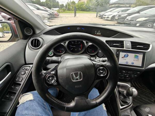 Sarkans Honda Civic 2016 Viļņa, ar dzinēja tilpumu 1.60 L un nobraukumu 390 tūkst. km par 2950 €, foto 7 vietnē AUTOMOTO.COM.LV