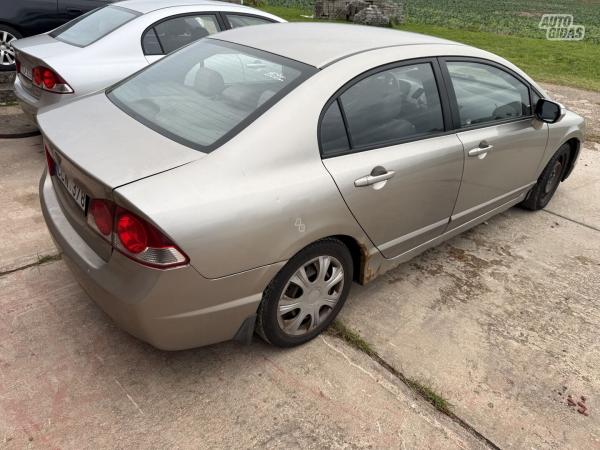 Honda Civic 2004 Kauņa, ar dzinēja tilpumu 1.80 L un nobraukumu 290 tūkst. km par 750 €, foto 3 vietnē AUTOMOTO.COM.LV