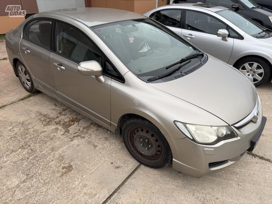 Honda Civic 2004 in Kaunas, with an engine capacity of 1.80 L and mileage of 290 thousand km for 690 €, photo 3 on AUTOMOTO.COM.LV