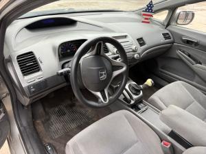 Honda Civic 2004 in Kaunas, with an engine capacity of 1.80 L and mileage of 290 thousand km for 690 €, photo 6 on AUTOMOTO.COM.LV