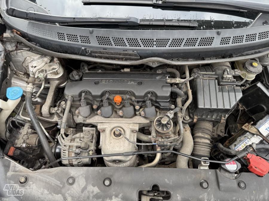 Honda Civic 2004 in Kaunas, with an engine capacity of 1.80 L and mileage of 290 thousand km for 690 €, photo 7 on AUTOMOTO.COM.LV