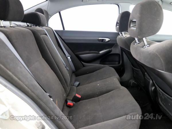 Honda Civic 2006 in Tallinn, with an engine capacity of 1.80 L and mileage of 279 thousand km for 899 €, photo 7 on AUTOMOTO.COM.LV