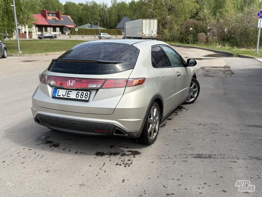 Honda Civic 2006 in Prienai, with an engine capacity of 2.20 L and mileage of 400 thousand km for 1150 €, photo 3 on AUTOMOTO.COM.LV