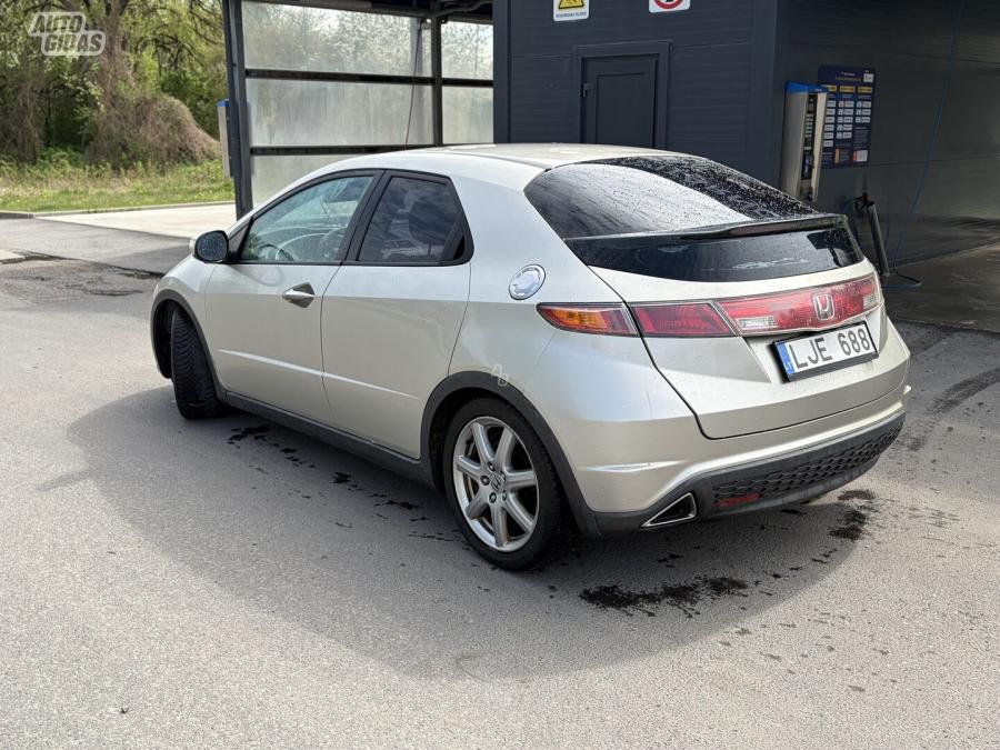 Honda Civic 2006 in Prienai, with an engine capacity of 2.20 L and mileage of 400 thousand km for 1150 €, photo 6 on AUTOMOTO.COM.LV