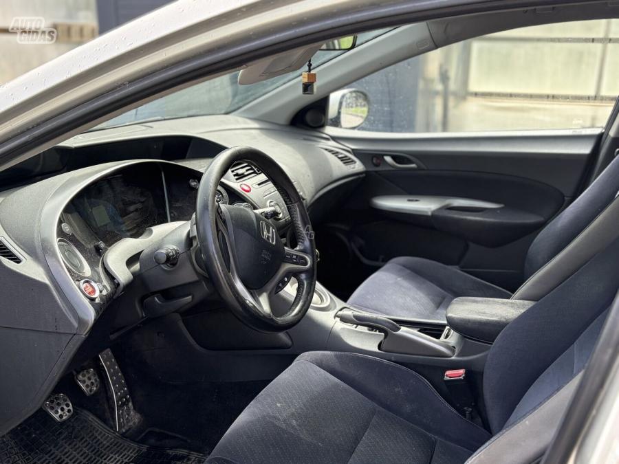 Honda Civic 2006 in Prienai, with an engine capacity of 2.20 L and mileage of 400 thousand km for 1150 €, photo 7 on AUTOMOTO.COM.LV