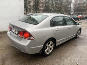 Honda Civic 2006 Rīga, ar dzinēja tilpumu 1.80 L un nobraukumu 230 tūkst. km par 2100 €, foto 4 vietnē AUTOMOTO.COM.LV
