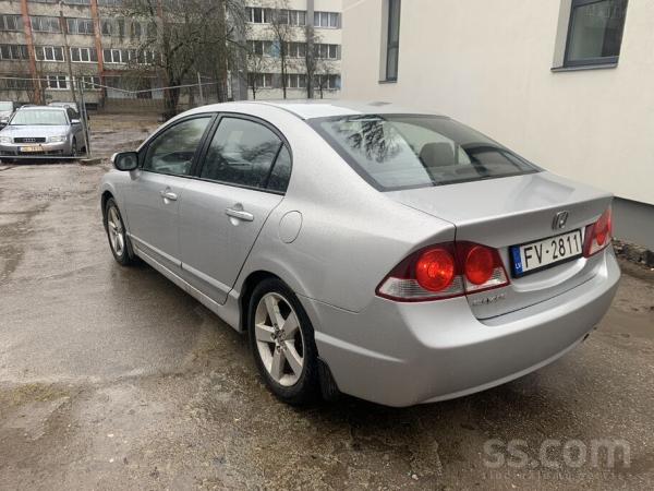 Honda Civic 2006 Rīga, ar dzinēja tilpumu 1.80 L un nobraukumu 230 tūkst. km par 2100 €, foto 4 vietnē AUTOMOTO.COM.LV