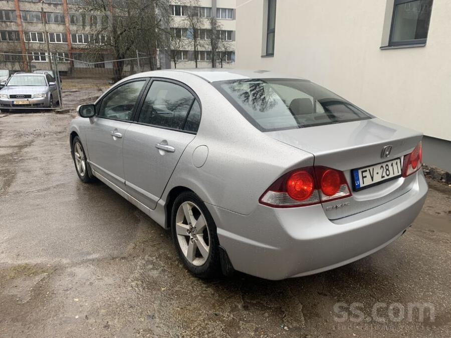 Honda Civic 2006 Rīga, ar dzinēja tilpumu 1.80 L un nobraukumu 230 tūkst. km par 2100 €, foto 5 vietnē AUTOMOTO.COM.LV