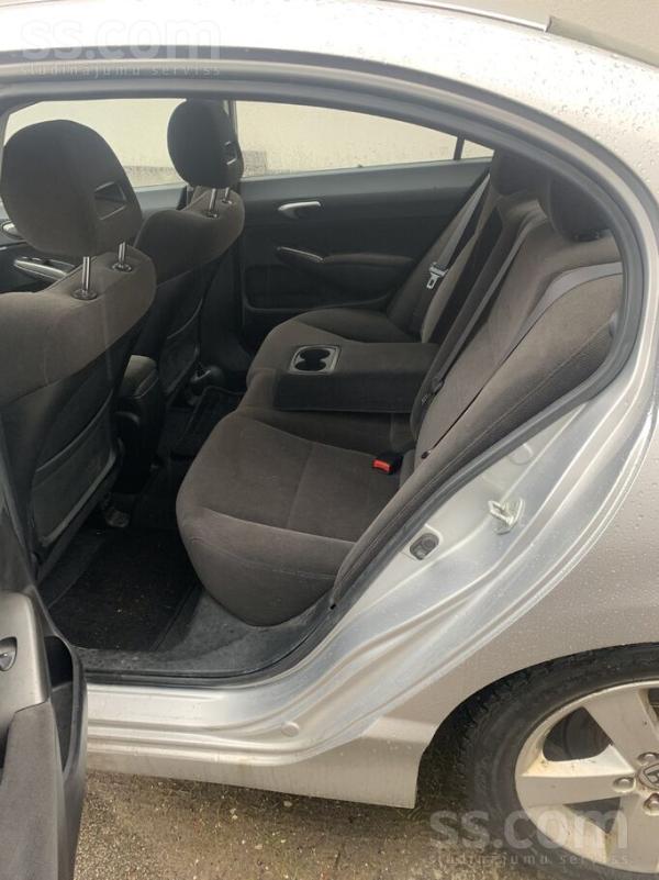 Honda Civic 2006 Rīga, ar dzinēja tilpumu 1.80 L un nobraukumu 230 tūkst. km par 2100 €, foto 6 vietnē AUTOMOTO.COM.LV