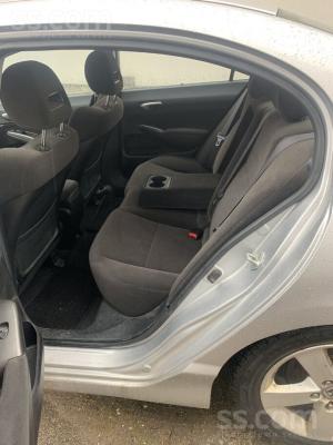 Honda Civic 2006 Rīga, ar dzinēja tilpumu 1.80 L un nobraukumu 230 tūkst. km par 2100 €, foto 7 vietnē AUTOMOTO.COM.LV