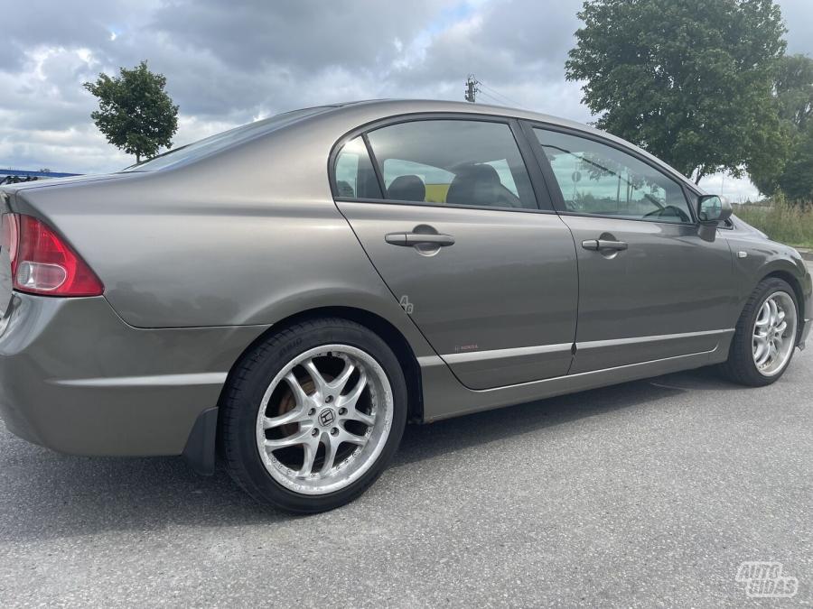 Honda Civic 2006 in Klaipeda, with an engine capacity of 1.80 L and mileage of 321 thousand km for 1500 €, photo 4 on AUTOMOTO.COM.LV