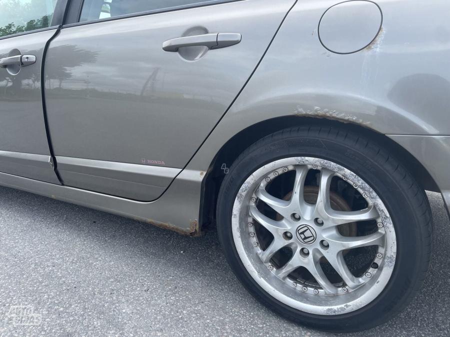 Honda Civic 2006 in Klaipeda, with an engine capacity of 1.80 L and mileage of 321 thousand km for 1500 €, photo 12 on AUTOMOTO.COM.LV