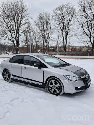 Honda Civic 2007 in Rezekne, with an engine capacity of 1.80 L and mileage of 350 thousand km for 1599 €, photo 3 on AUTOMOTO.COM.LV