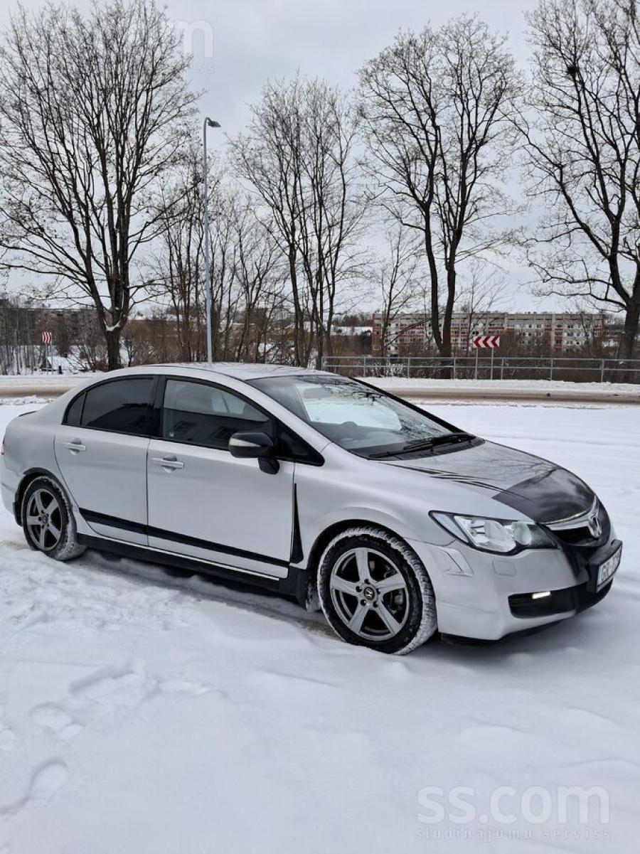 Honda Civic 2007 in Rezekne, with an engine capacity of 1.80 L and mileage of 350 thousand km for 1599 €, photo 3 on AUTOMOTO.COM.LV