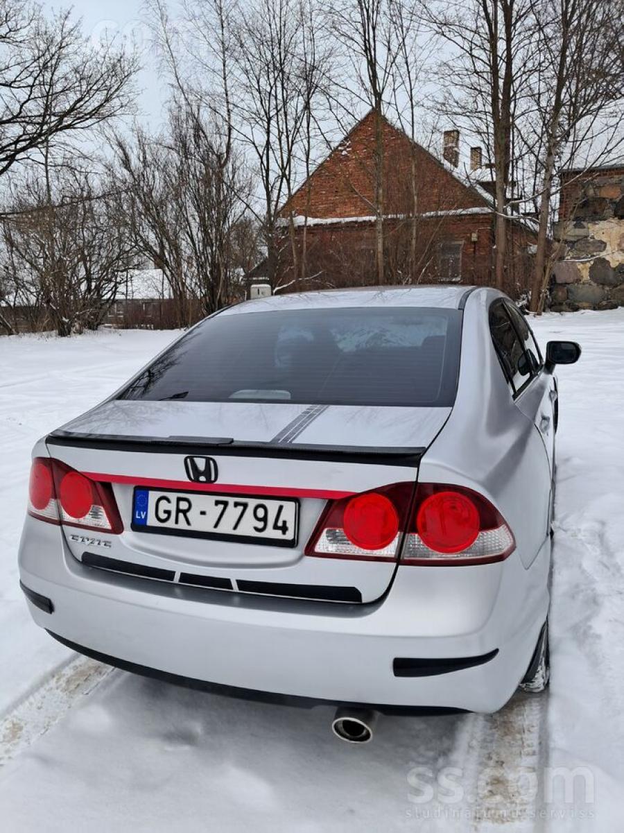 Honda Civic 2007 in Rezekne, with an engine capacity of 1.80 L and mileage of 350 thousand km for 1599 €, photo 5 on AUTOMOTO.COM.LV