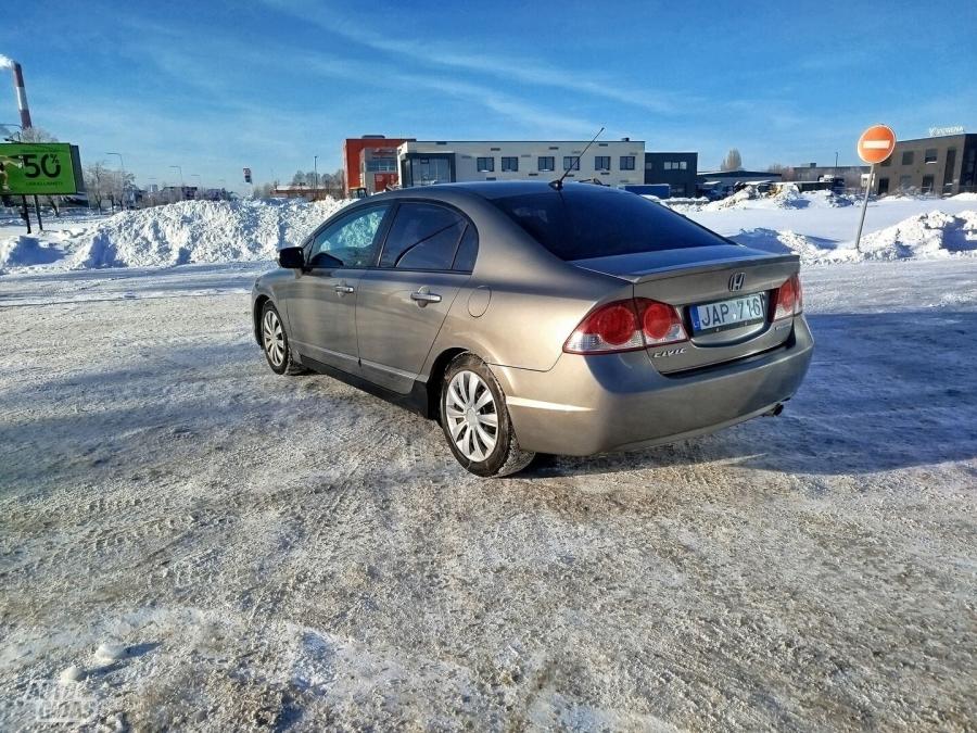 Honda Civic 2007 Šauļi, ar dzinēja tilpumu 1.30 L un nobraukumu 1 tūkst. km par 1550 €, foto 4 vietnē AUTOMOTO.COM.LV