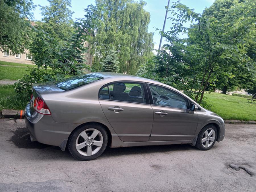 Honda Civic 2007 Tallina, ar dzinēja tilpumu 0.10 L un nobraukumu 244 tūkst. km par 1500 €, foto 3 vietnē AUTOMOTO.COM.LV