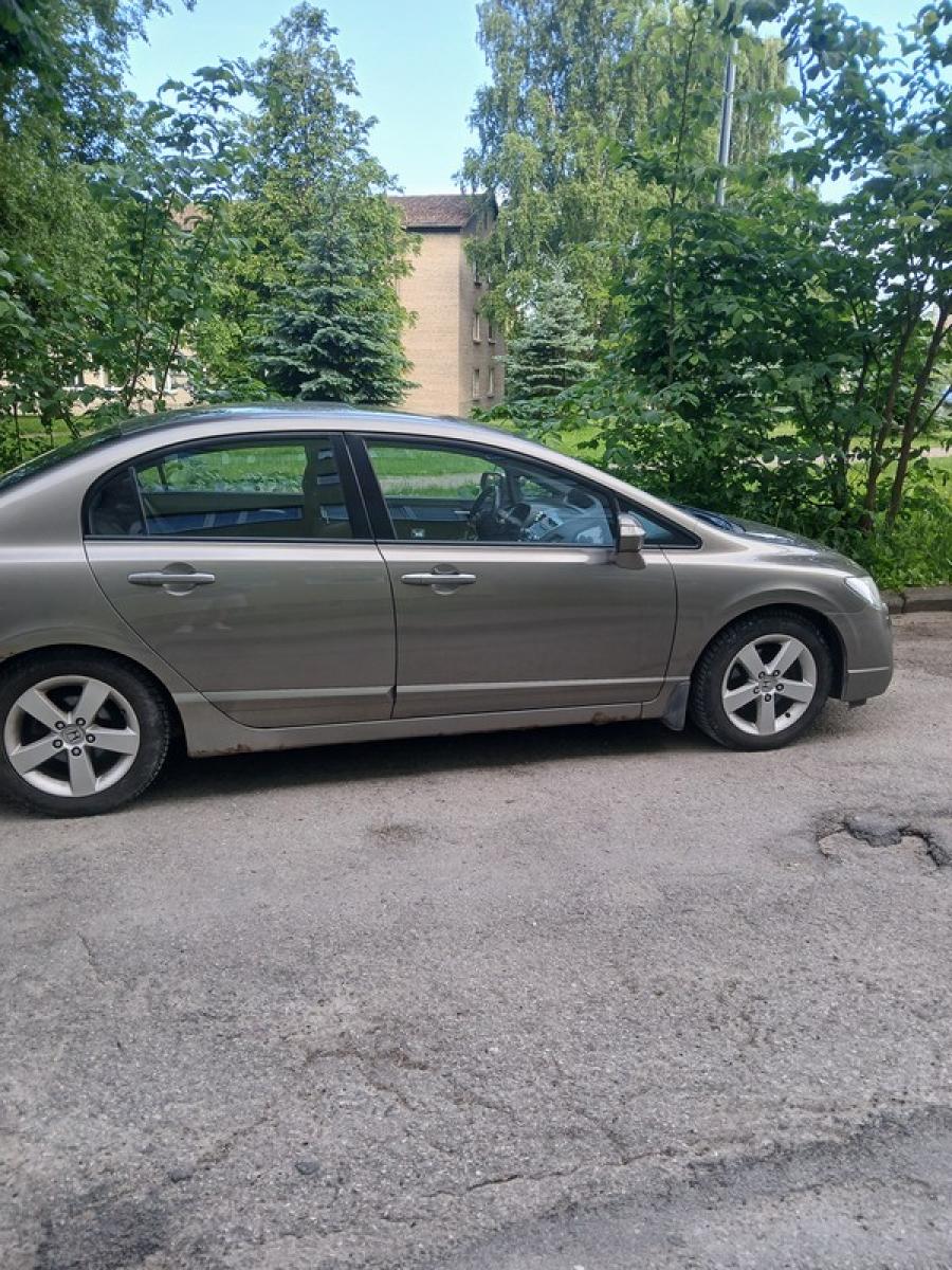 Honda Civic 2007 Tallina, ar dzinēja tilpumu 0.10 L un nobraukumu 244 tūkst. km par 1500 €, foto 9 vietnē AUTOMOTO.COM.LV