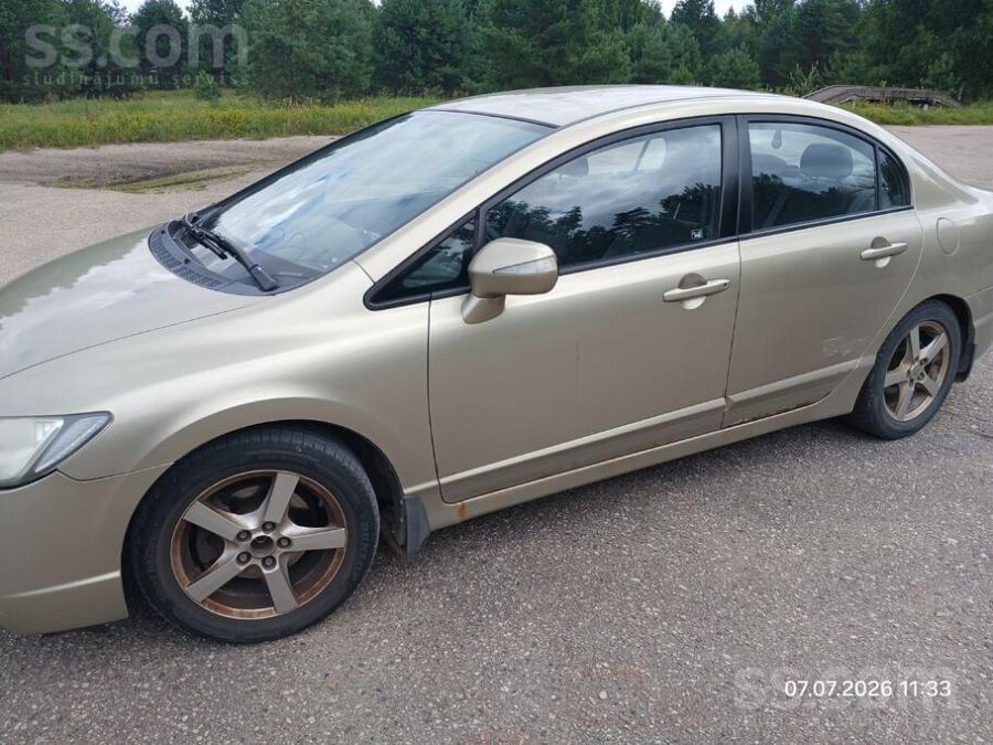 Honda Civic 2007 in Daugavpils, with an engine capacity of 1.80 L and mileage of 206 thousand km for 600 €, photo 3 on AUTOMOTO.COM.LV